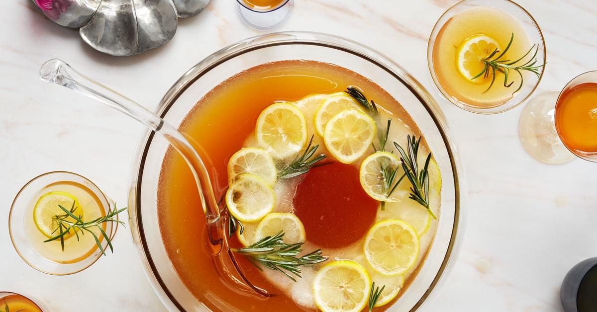 Philadelphia Fish House Punch - a long cocktail | boozy bisou