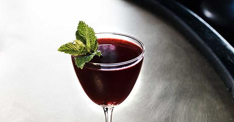 The Amelia - a fruity cocktail | boozy bisou